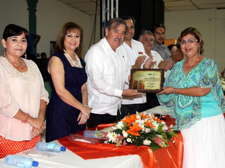 Reconocen a maestrospor sus años de servicio