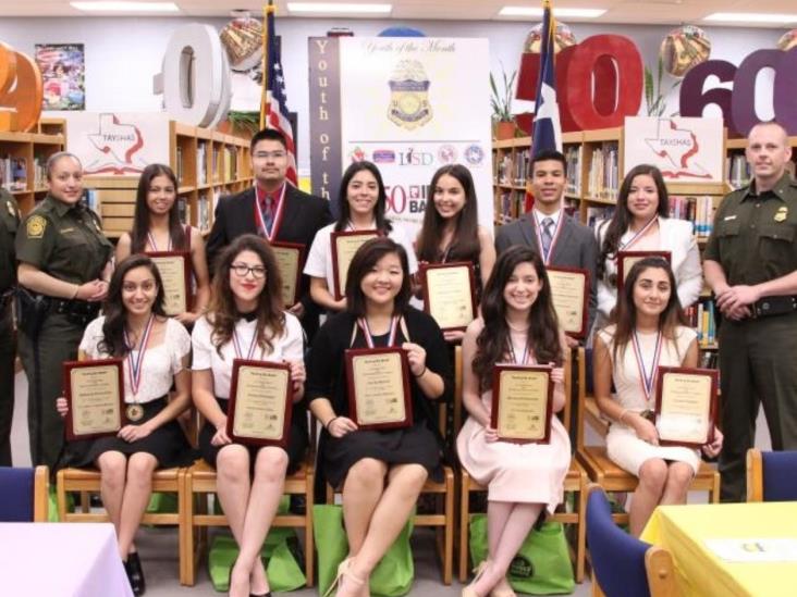 Honran a estudiantes más destacados la PF PFPF