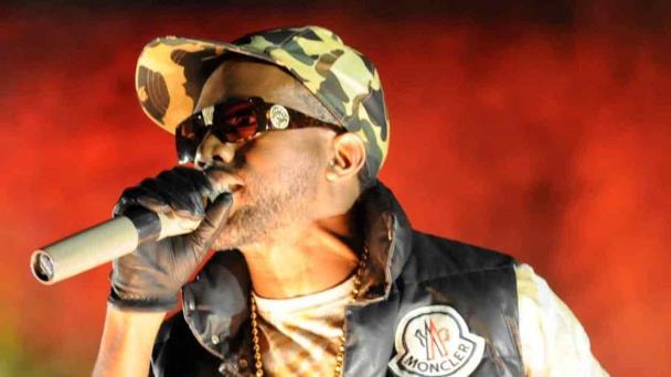 Regresa con nuevo tema