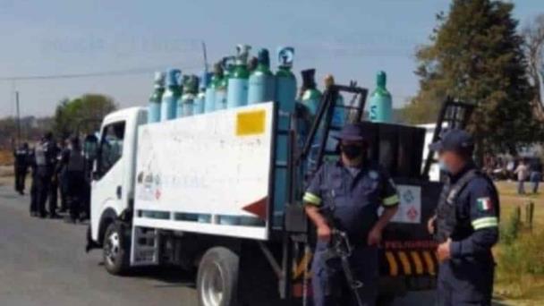 Recuperan camión robado con tanques de oxígeno en el Edomex Recuperan camión robado con tanques de oxígeno en el Edomex