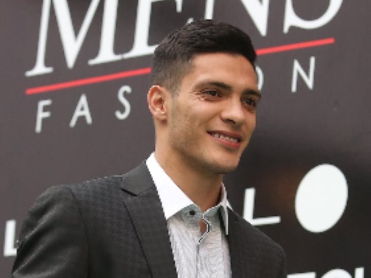 raul jimenez sin playera