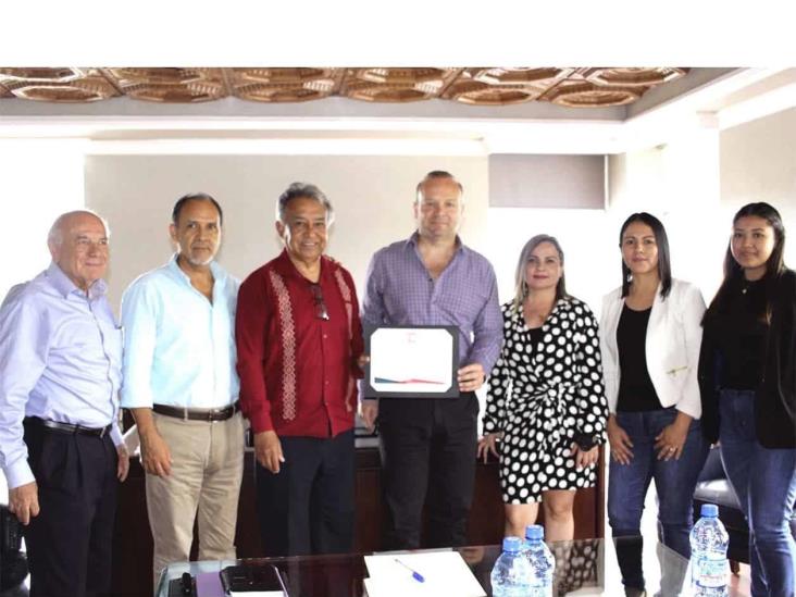 Recibe editora DEMAR reconocimiento Empresa de Diez